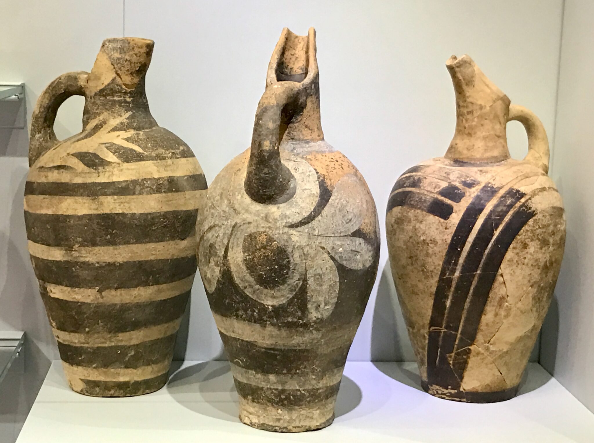 Minoan Pottery : Form and Technique - Electrum Magazine
