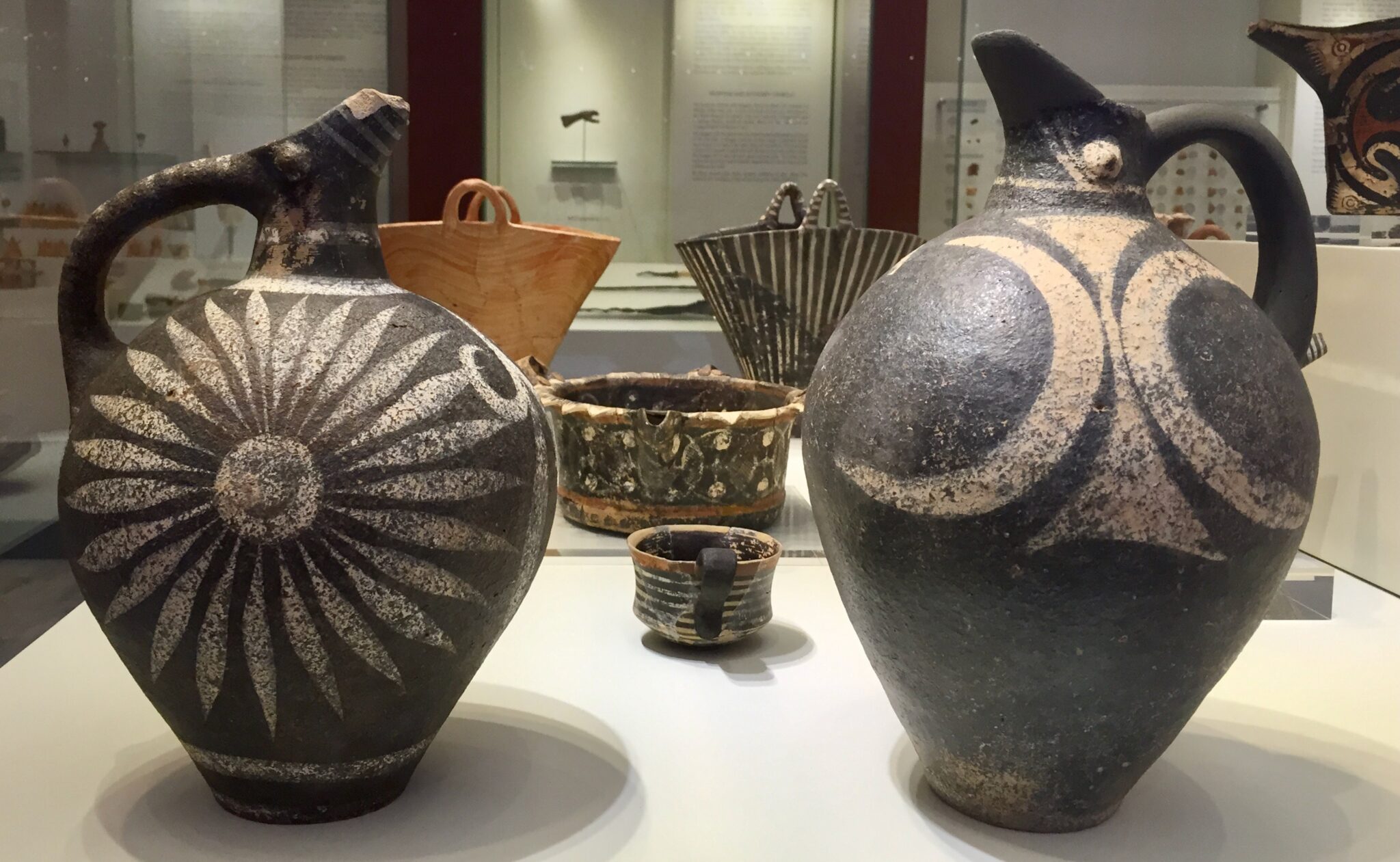 Minoan Pottery : Form and Technique - Electrum Magazine