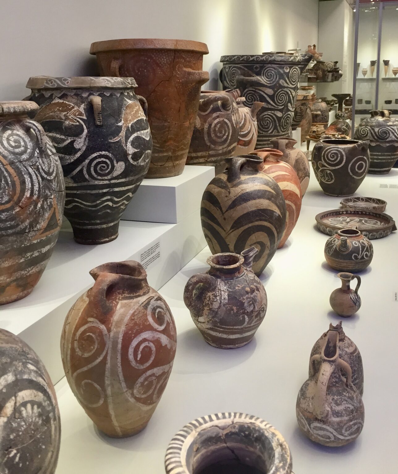 Minoan Pottery : Form and Technique - Electrum Magazine