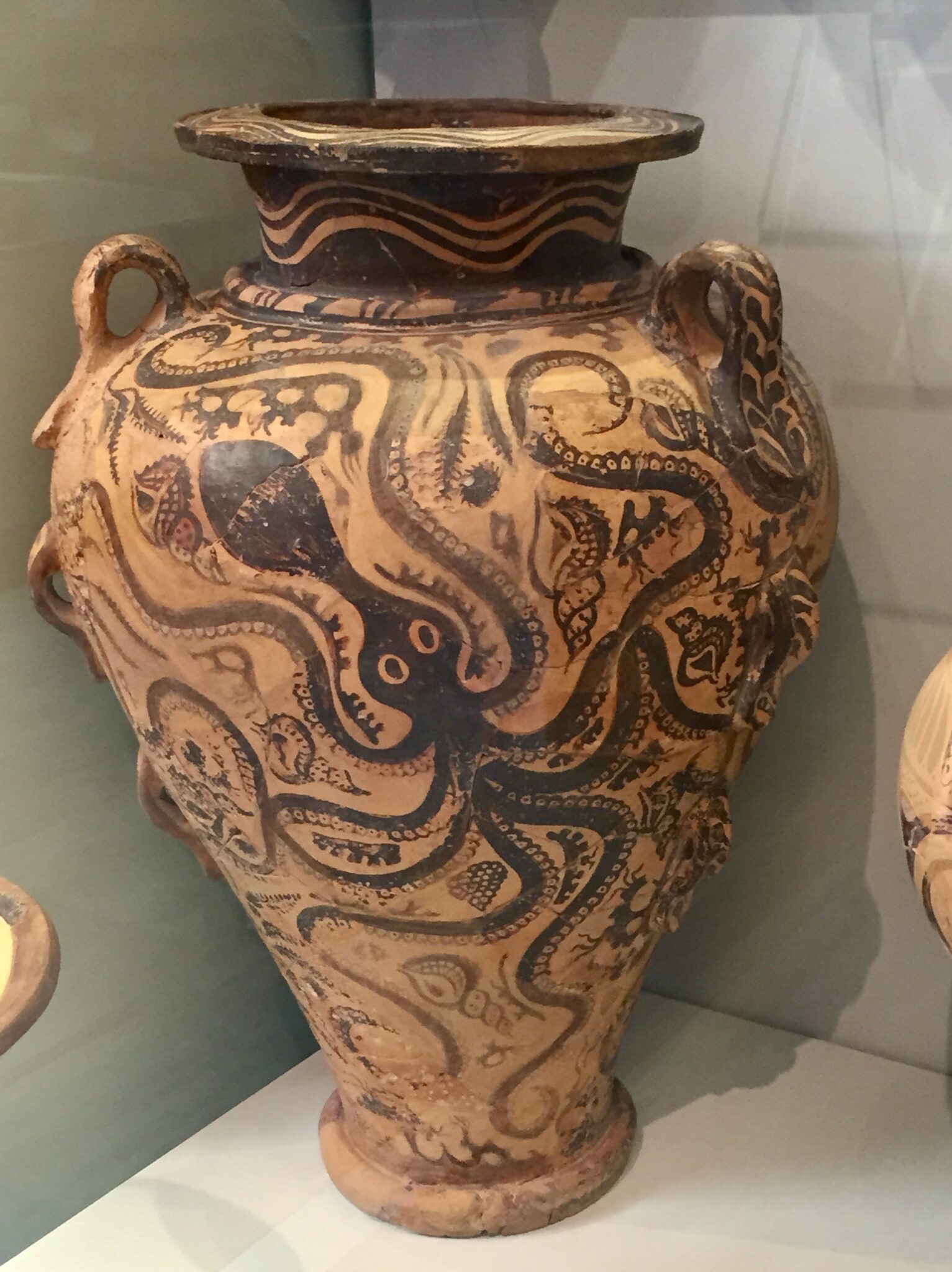 Minoan Pottery : Form and Technique - Electrum Magazine